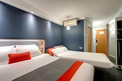 Holiday inn express bath store